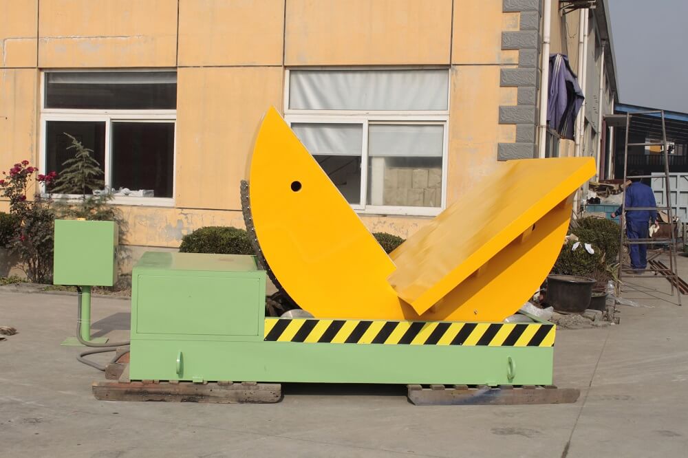 Coil upender used for the turning of hot-rolled steel products ...
